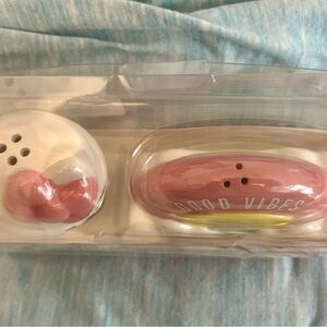 Hello Kitty | Kitchen | Hello Kitty Salt Pepper Shaker | Poshmark